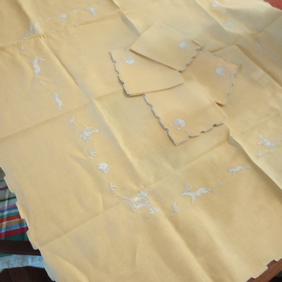 Dining | Vintage Butter Yellow 5s Cardbridge Game Tablecloth With Four ...